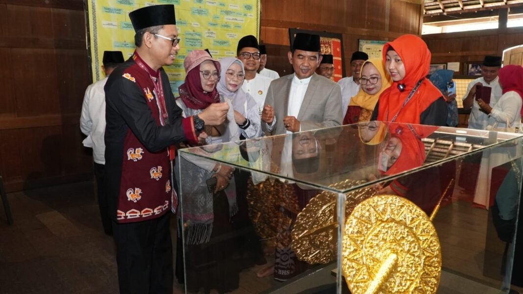 Museum NTB Gelar Pameran Keliling “Wastra Kre Alang” di Istana Dalam ...