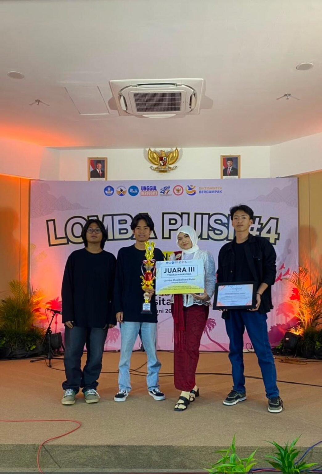 UKM Musik Ummat Raih Juara III Lomba Puisi Nasional di Universitas ...